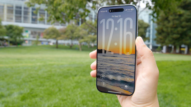 iOS 26 Brings All These Changes to Your iPhone's Lock Screen