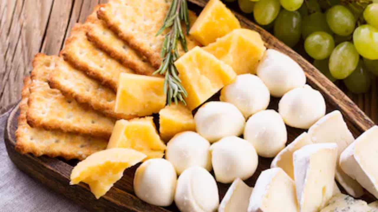 The simple formula for a French cheese board