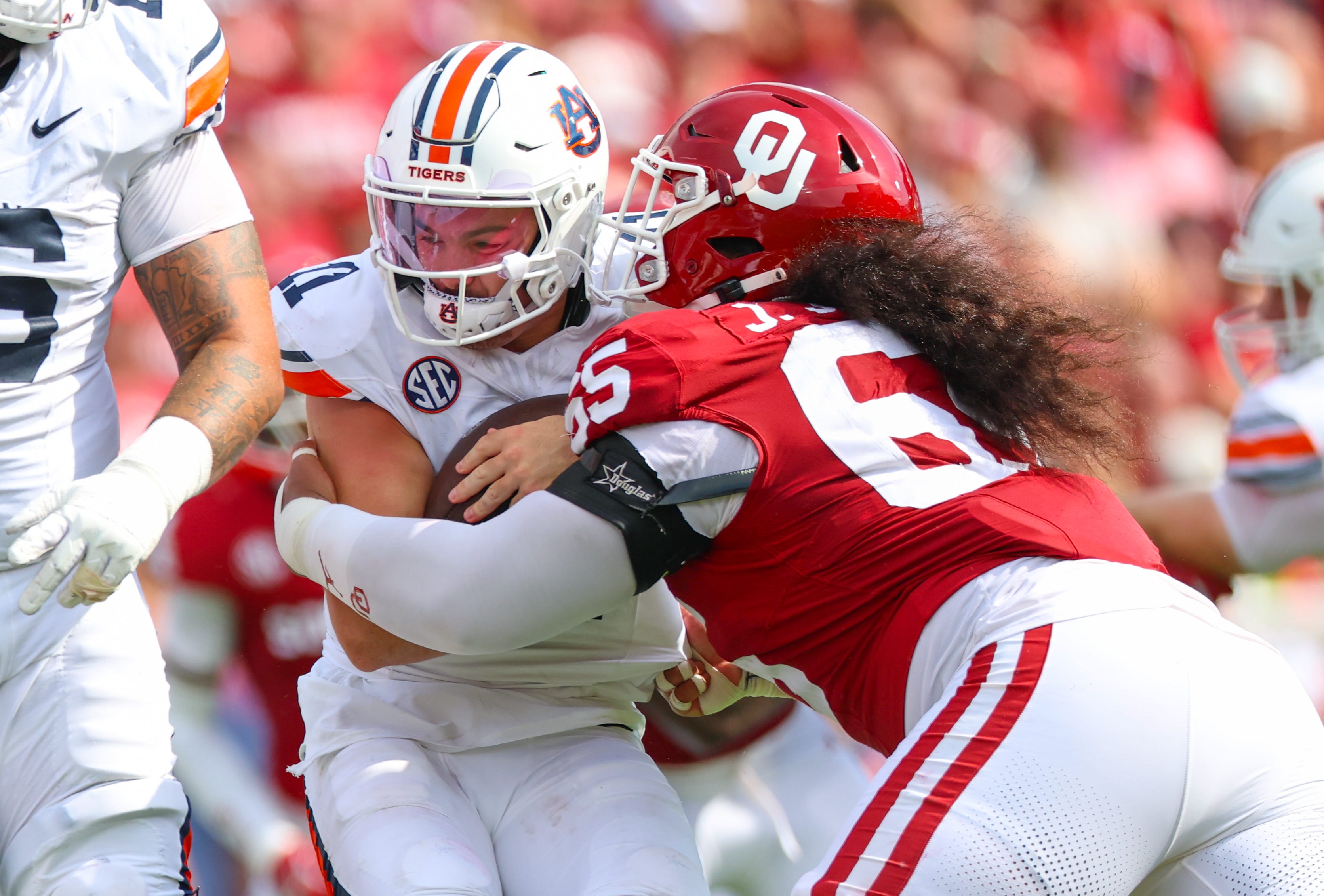 Oklahoma DT Jayden Jackson named Outland Trophy Player of the Week