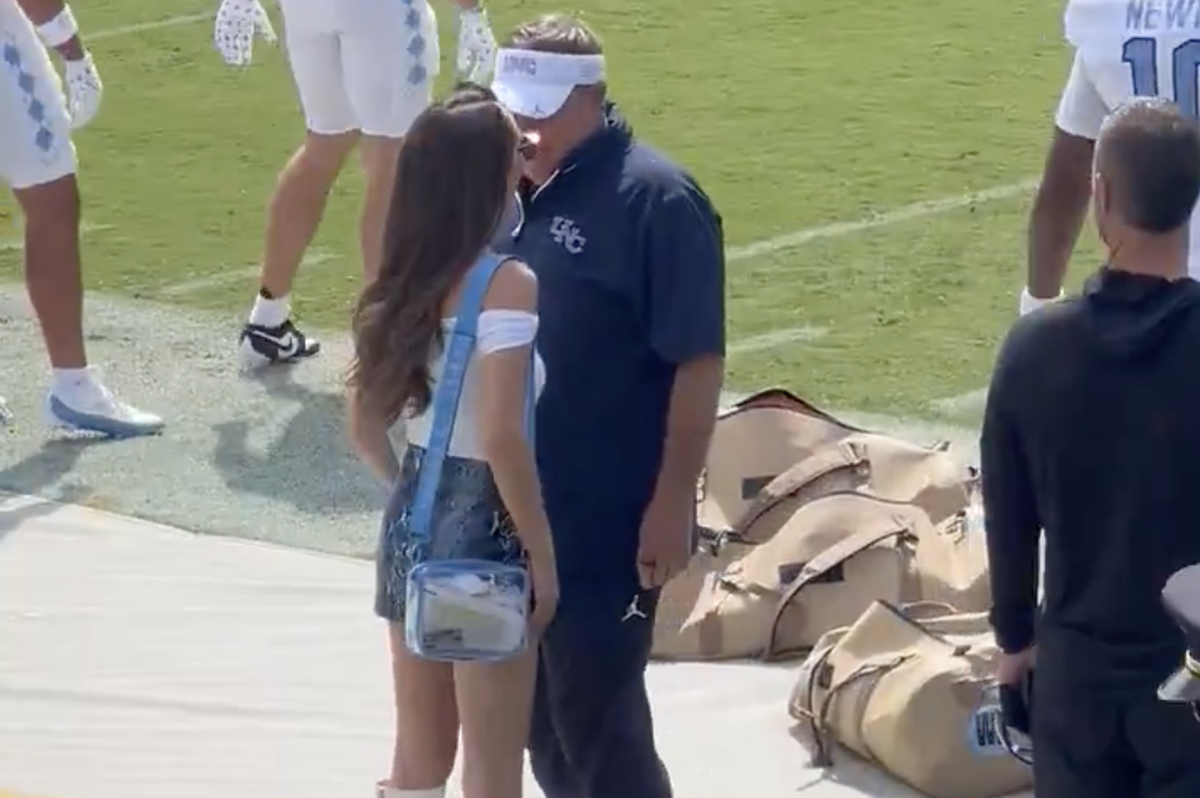 Former NFL Coach Rips Bill Belichick For Inappropriate Sideline Behavior
