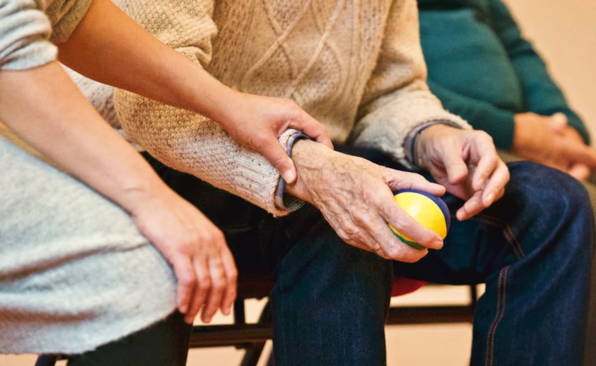 Smell test for Alzheimer's disease: Can it detect risk years before ...