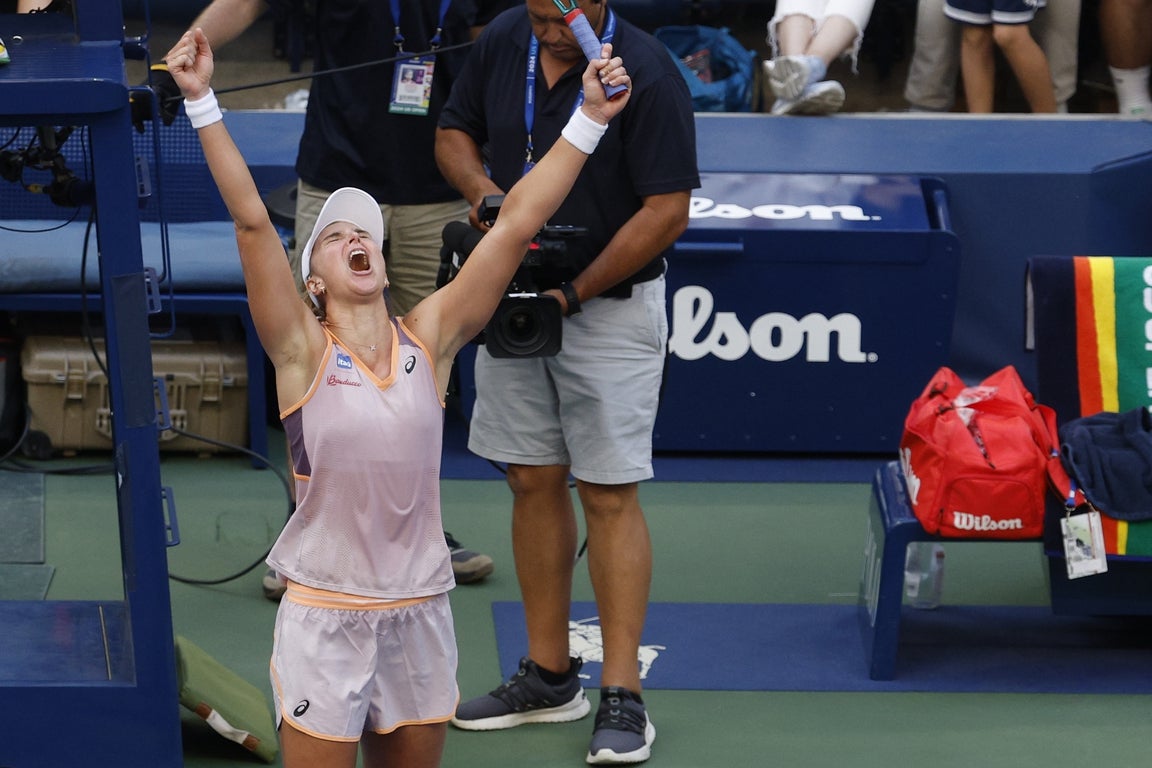 Stunning photos highlight tennis star and SI swimsuit model Caroline ...