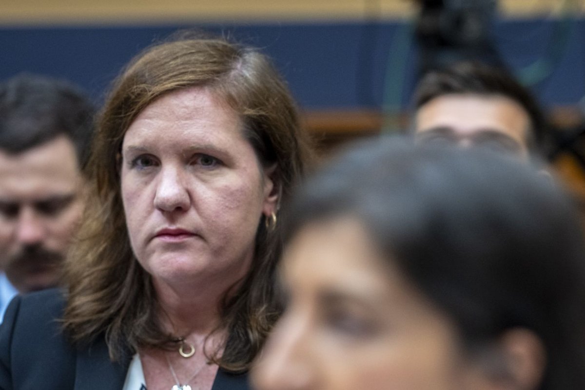 Supreme Court OKs Trump's removal of FTC commissioner amid litigation