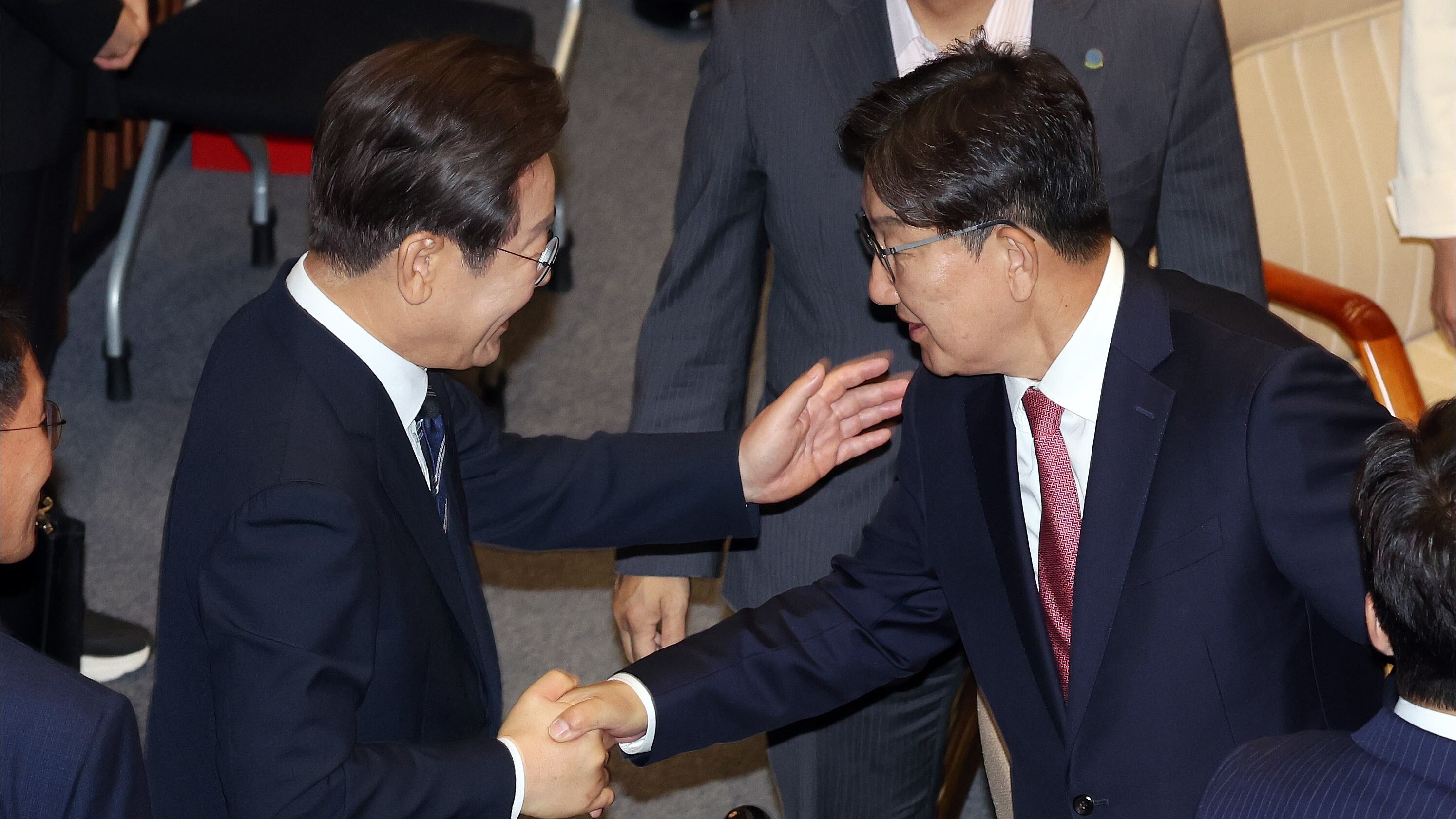 President Lee Jae-myung orders immediate halt to Philippine project ...