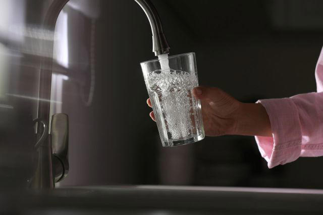 New report reveals danger lurking in millions of Americans' drinking ...