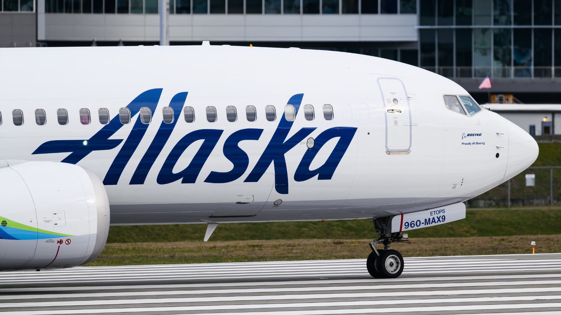 A Big Cut: Alaska Airlines Shares Trade Down 6% On Revised Forecasts