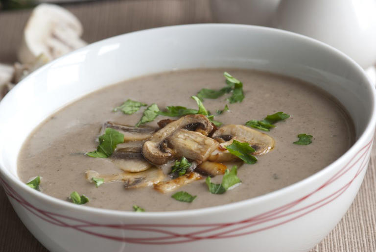 Champignonsuppe – cremig, aromatisch & einfach zubereitet