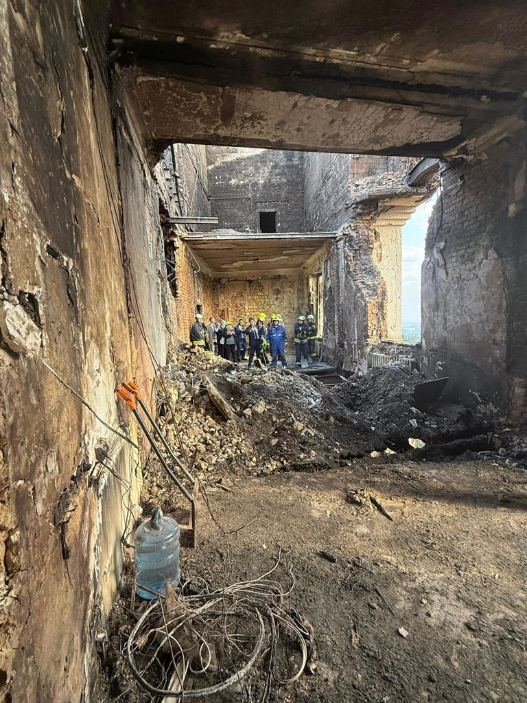 A Russian Iskander missile struck Ukraine's Cabinet building, but ...