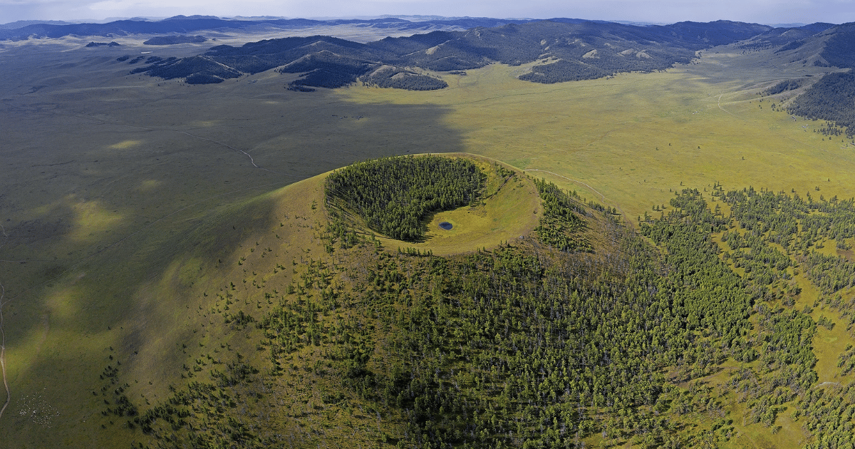 Korean travel influencer dies after falling at Mongolian volcano while ...