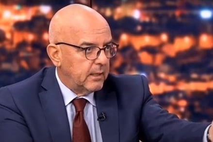 Ο πρώην βουλευτής Μπαμπης Παπαδημητριου αποδομεί τις εξαγγελίες ...
