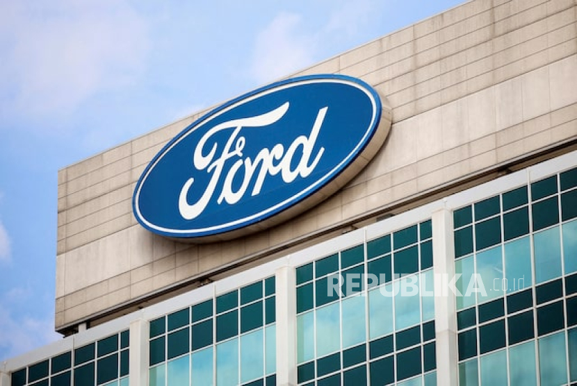 Ford setop EV generasi baru, fokus ke mobil hybrid mulai 2026