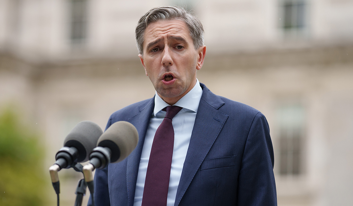 Simon Harris doing ‘very best to get on with job’ after family threats