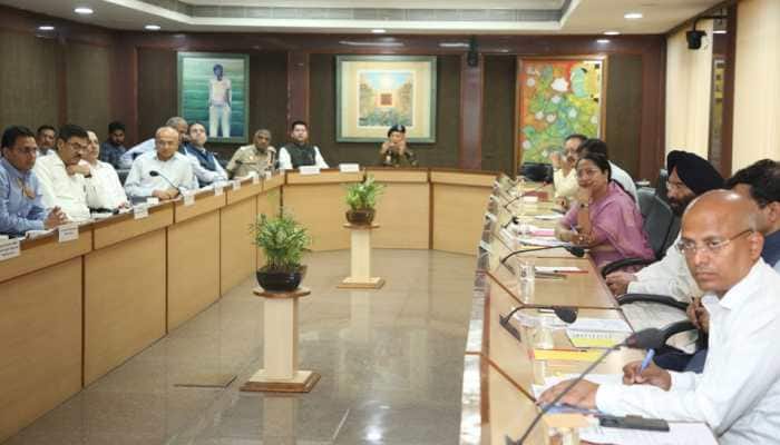 Delhi CM's Secretariat, Maulana Azad Medical College Receive Bomb ...