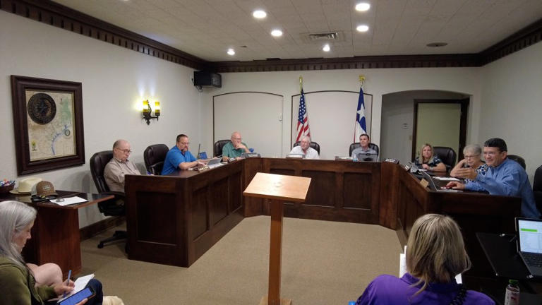 Olney officials deny rumors of police department takeover