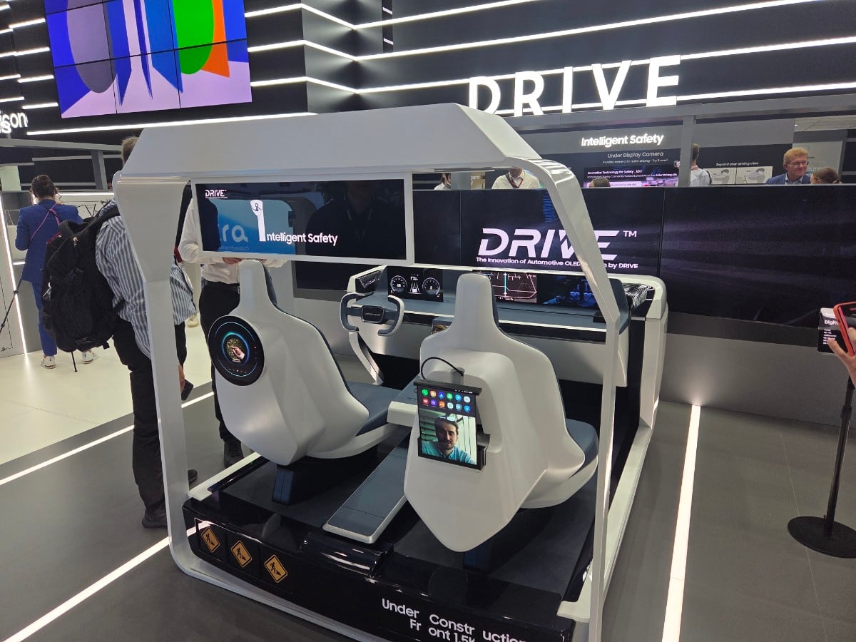 Samsung, LG expand OLED into smart vehicles, homes