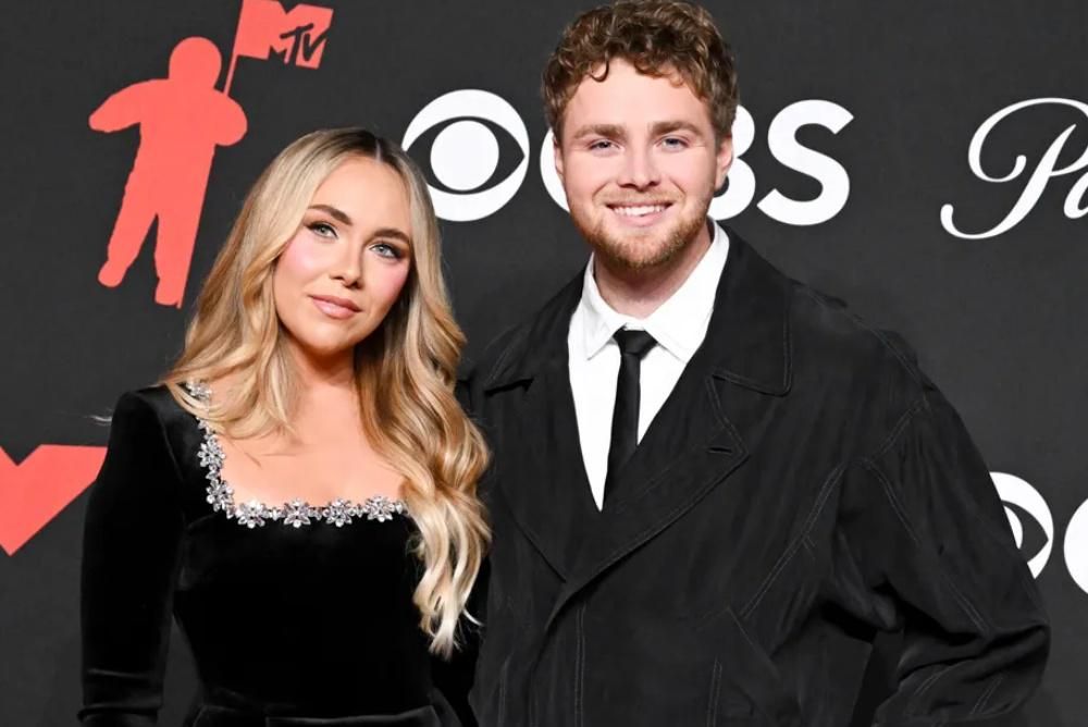 9 Potret Pasangan Artis Hollywood di Red Carpet MTV VMA 2025