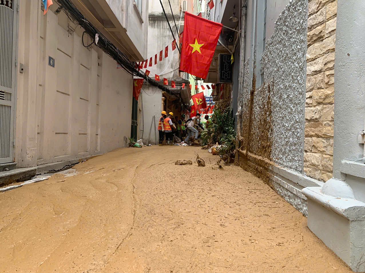 Mud bursts from Hanoi metro tunnel again, floods residential alley