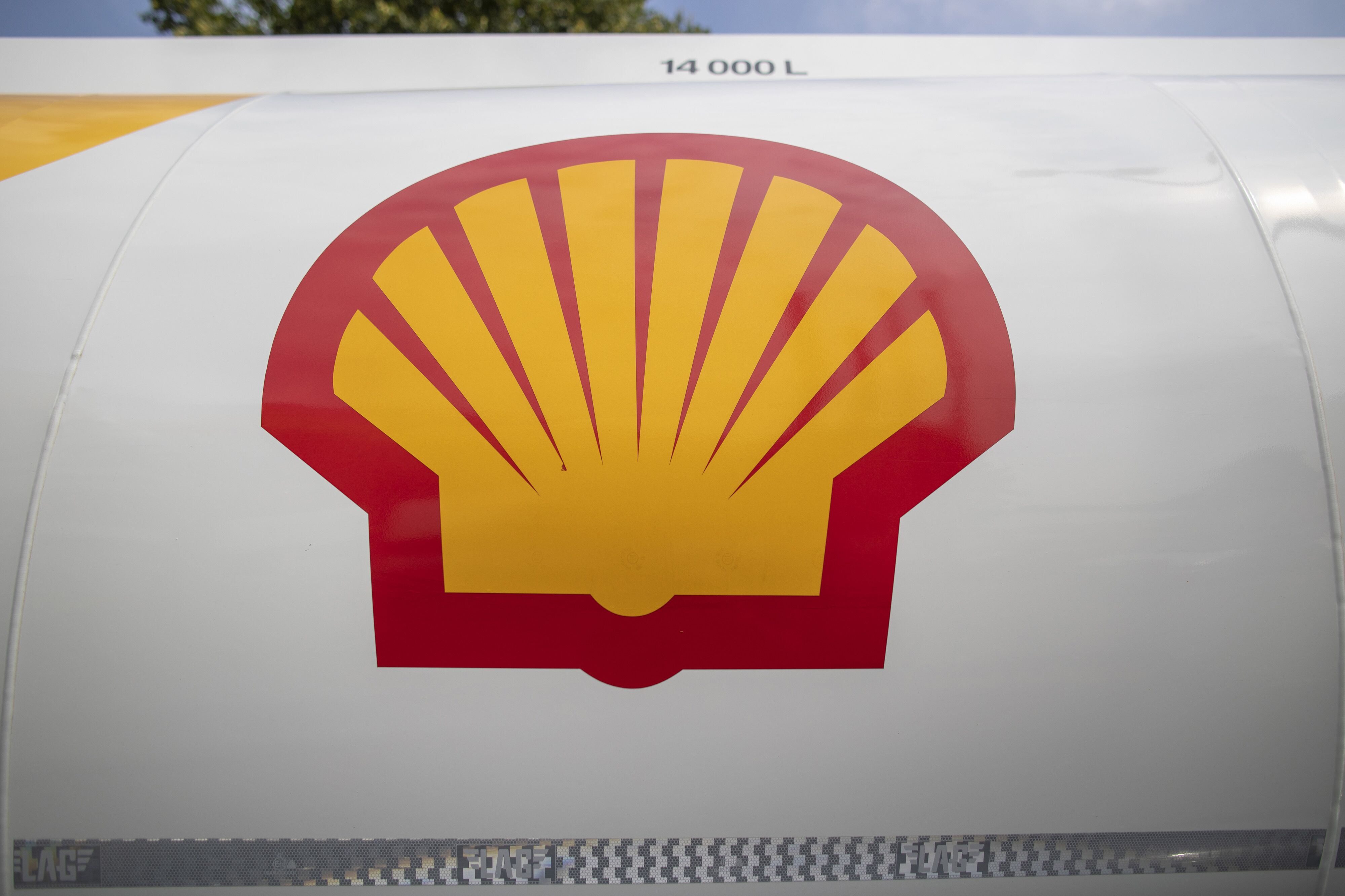 Goldman Wins $40 Billion Mandate for Shell Pension Assets