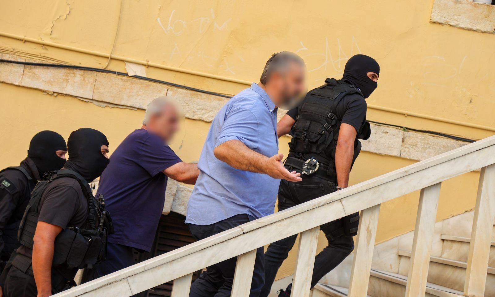 Μαφία της Κρήτης: Στον ανακριτή τα δύο αδέρφια - Απολογούνται για ...