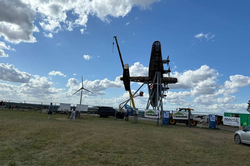 Giant Lancaster Bomber sculpture unveiled off A46 on Nottinghamshire border
