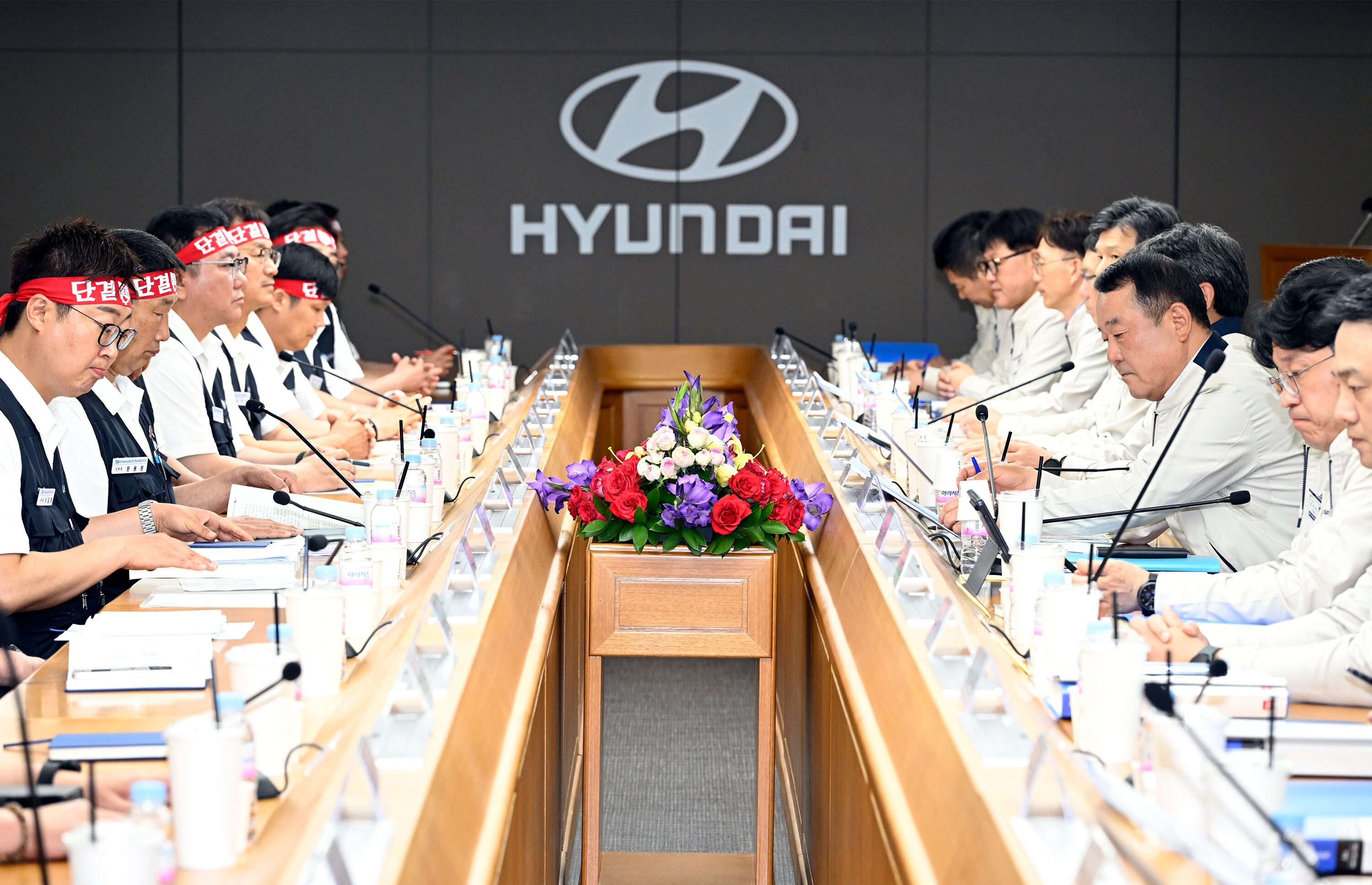 Hyundai Motor labor, management tentatively agree on wages