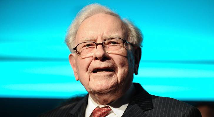 Warren Buffett says the best businesses to own do the same 1 thing — 3 ...