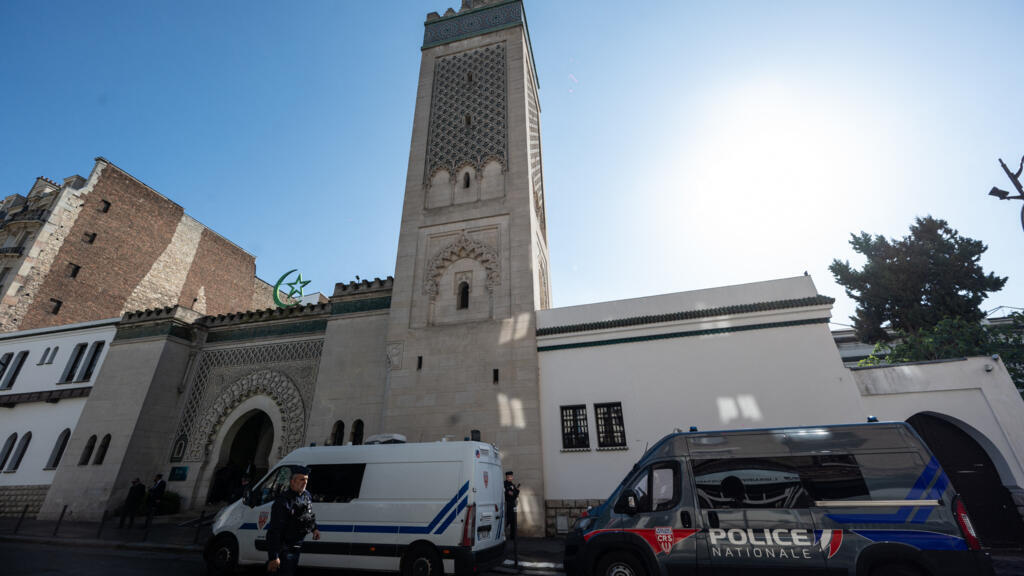 At least nine pig heads found outside several Paris mosques