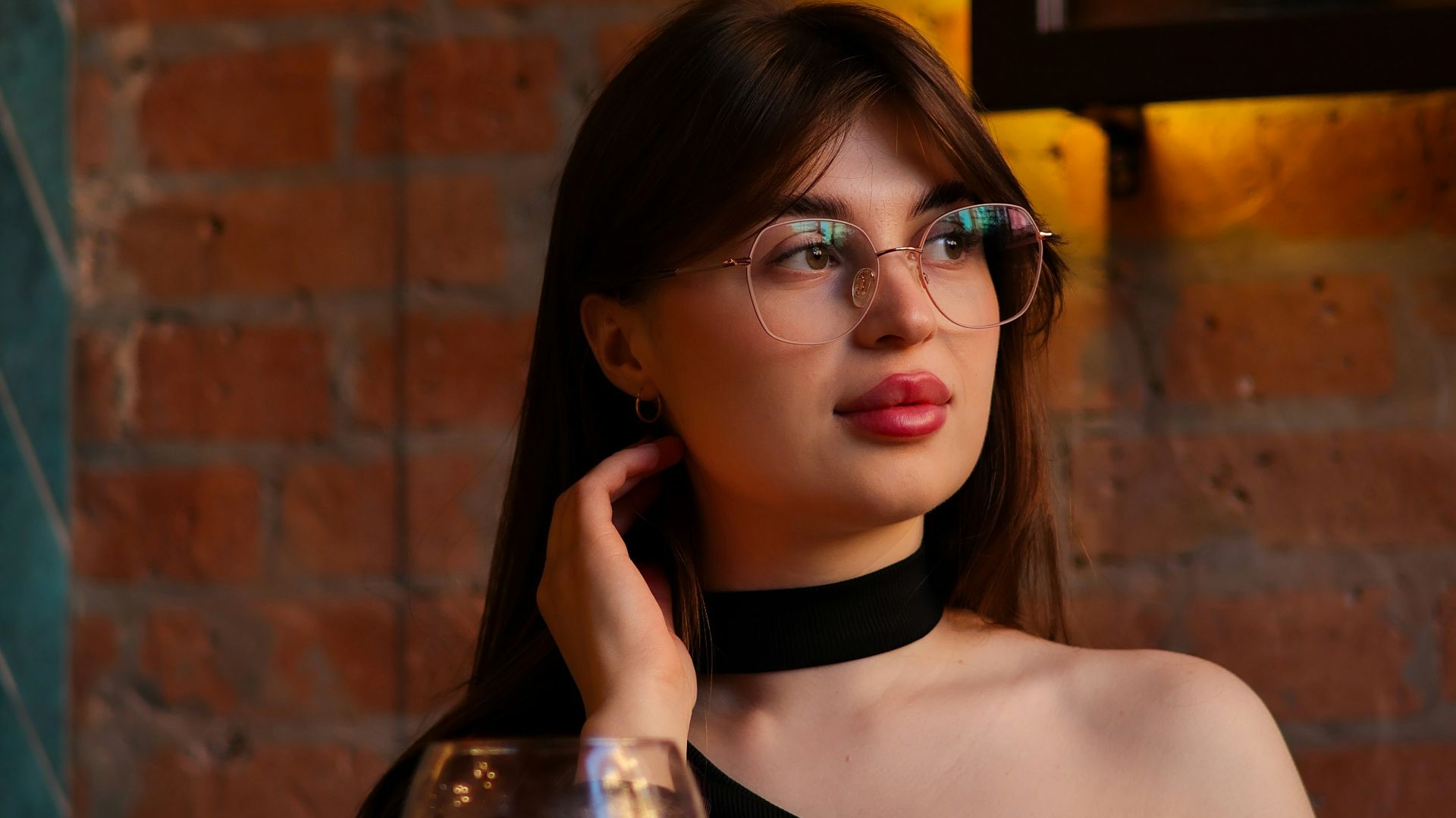 10 First Date Outfits Men Judge You For & 10 They Love