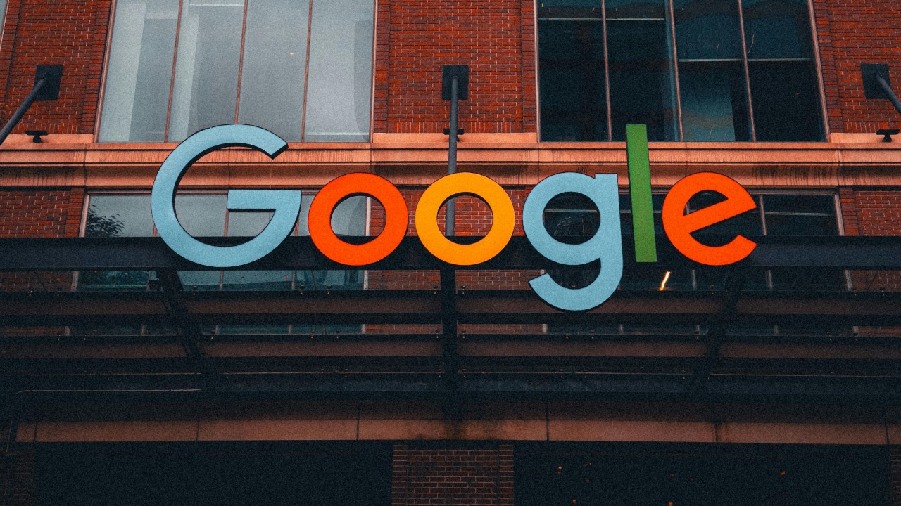 Google accused of censoring independent news apps