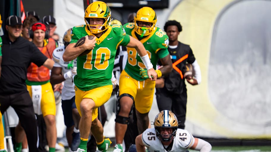 Oregon Ducks' Dan Lanning Addresses Quarterback Austin Novosad Injury