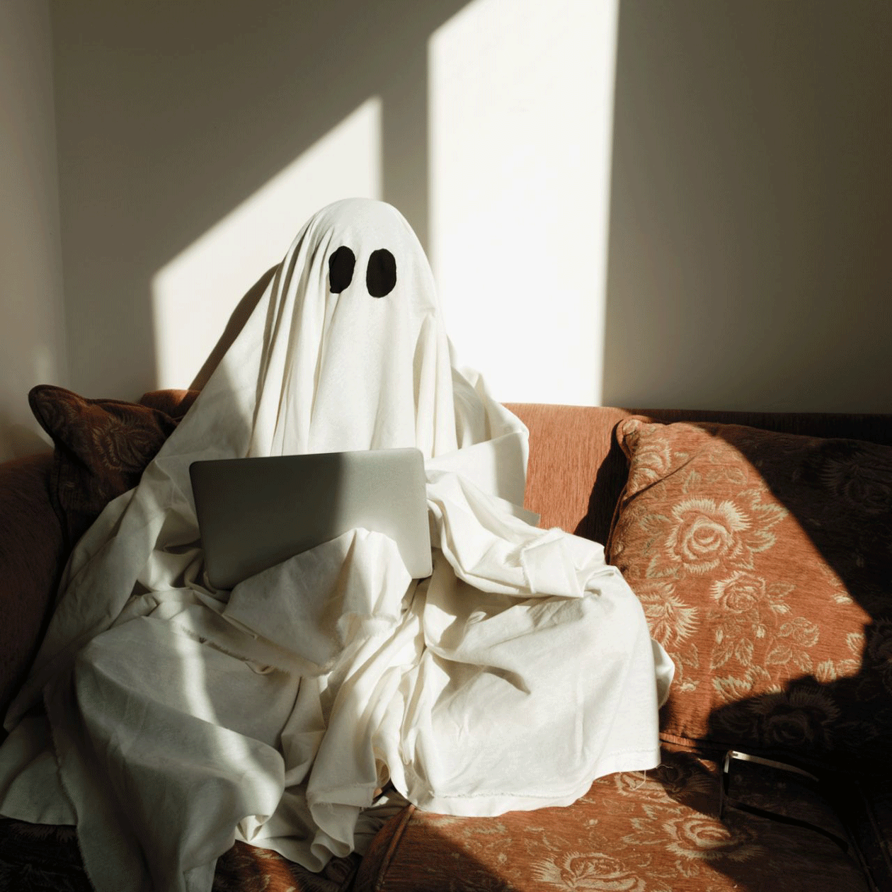 ‘Ghost vacationing’ is the latest career trend that proves we’re more ...