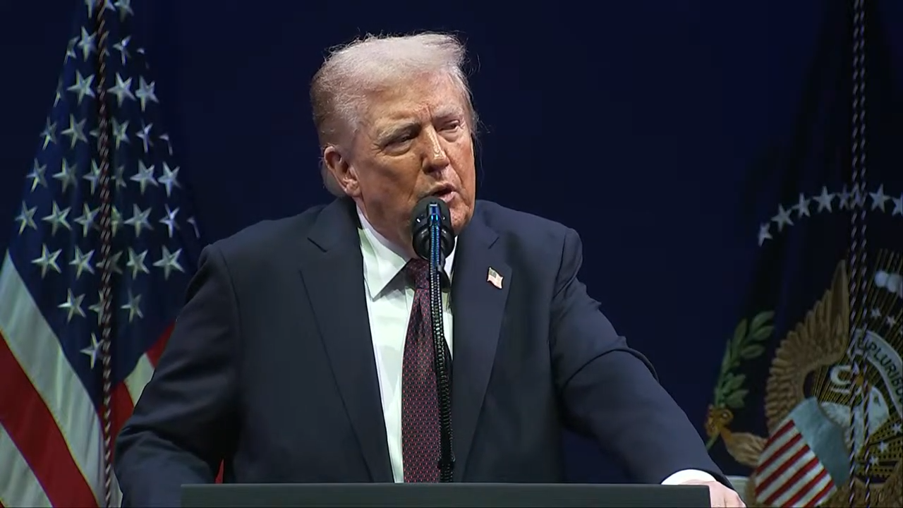 'One Of The Fake News Media Asked Me': Trump Shows Signs Of Cognitive ...