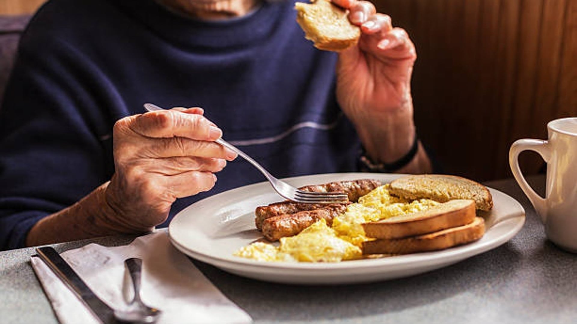 Your Breakfast Timing May Help Predict How Long You Live