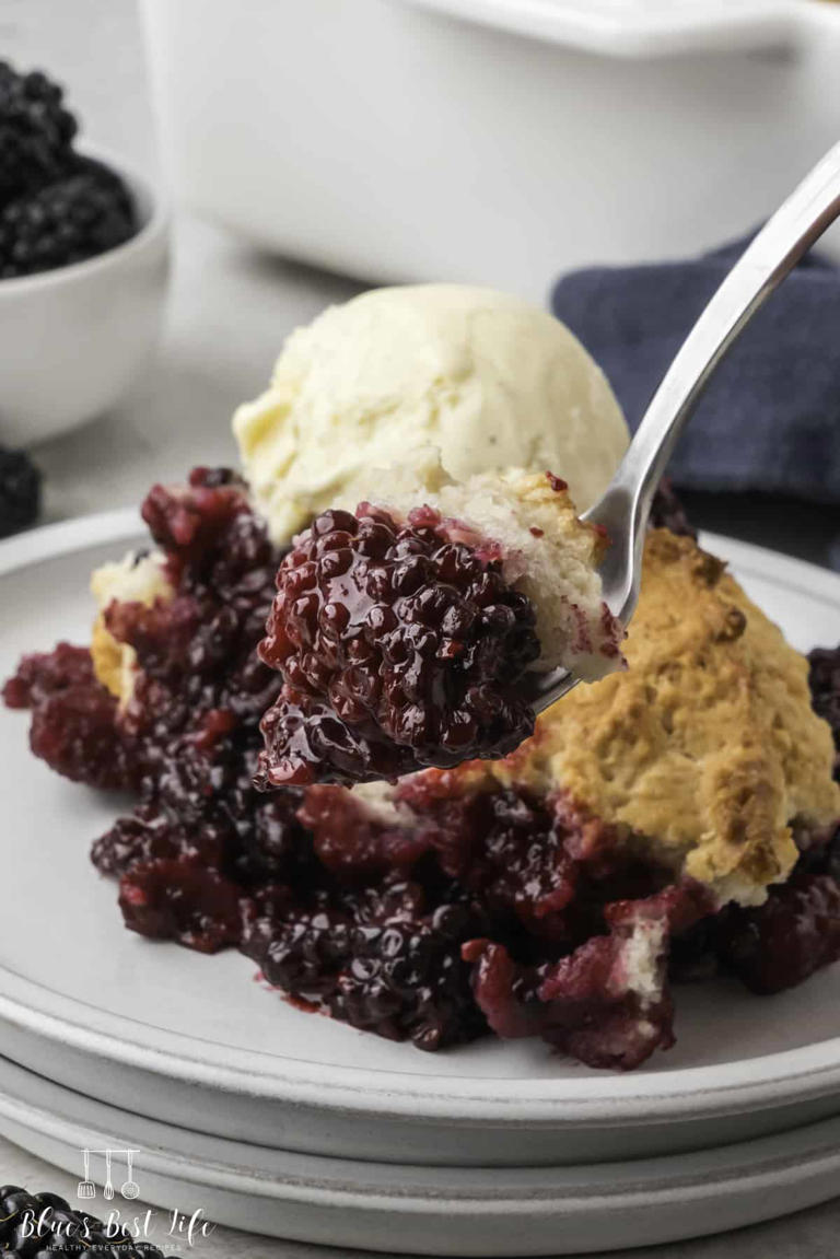 Try This Old-Fashioned Blackberry Cobbler Just Like Grandma Made