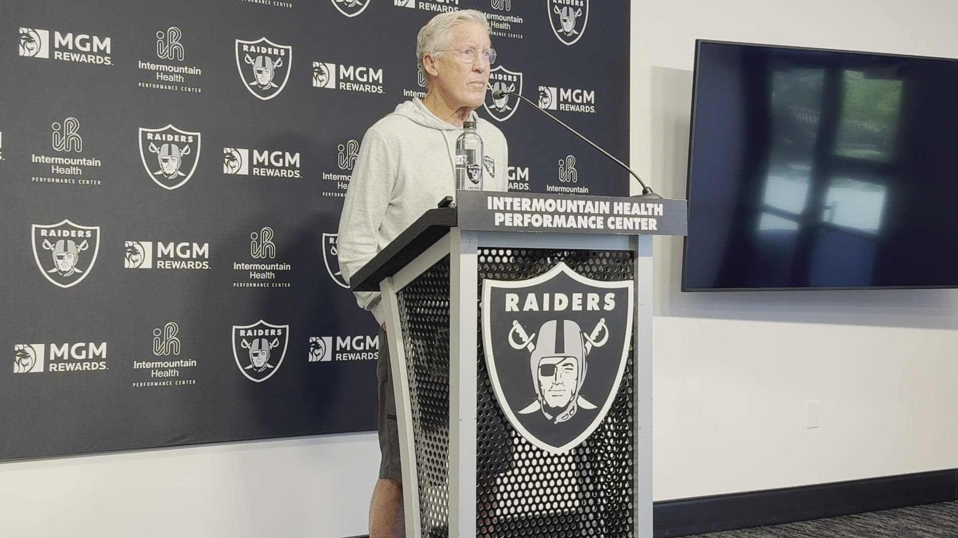 Raiders QB Geno Smith Breaks Down Upcoming Matchup vs. Chargers