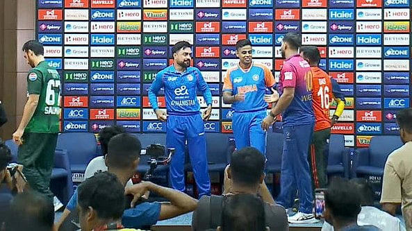 Fact Check: Did Suryakumar Yadav & His Pakistani Counterpart Salman Ali Agha Not Shake Hands ...