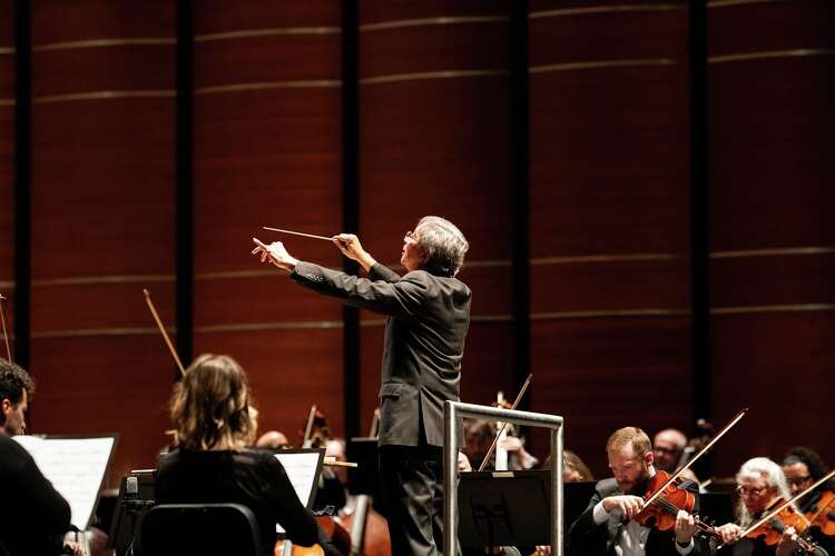 Austin Symphony Orchestra conductor Peter Bay announces retirement plans