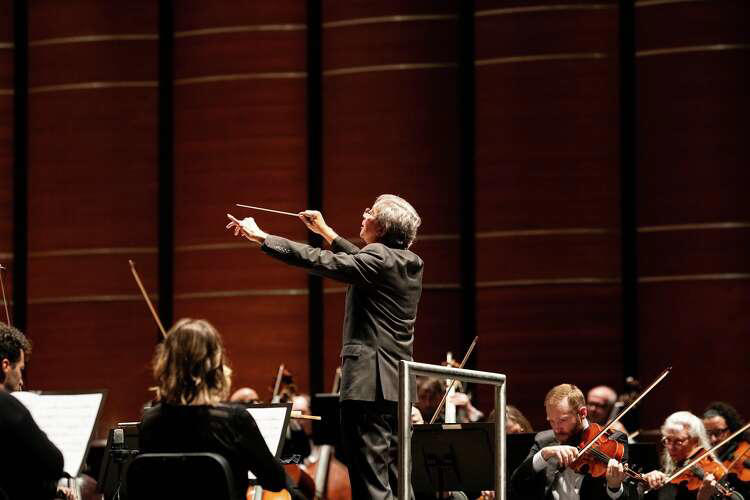 Austin Symphony Orchestra conductor Peter Bay announces retirement plans