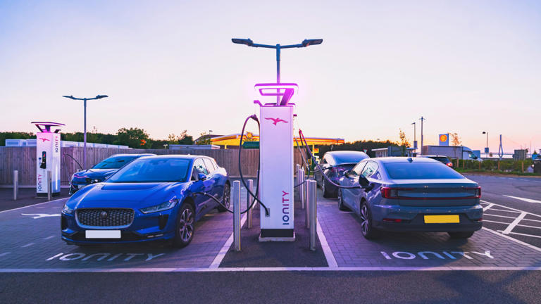 Mercedes-Benz to Launch 600 kW EV Chargers in America by 2026