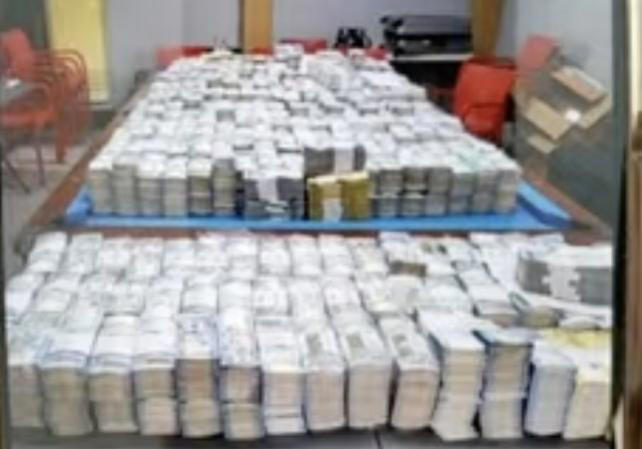 Ex-DPWH engineer shows photos of bundles of cash 'for proponents'