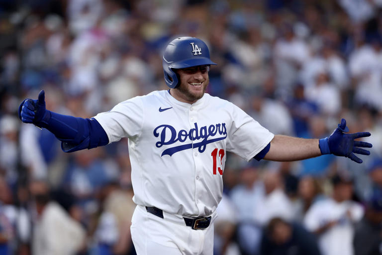 Dodgers Notes: Max Muncy, Tanner Scott, and the postseason race