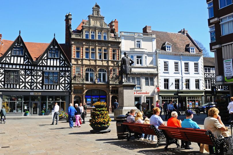 Pretty town with UK's 'best high street' is less than 90 minutes from ...