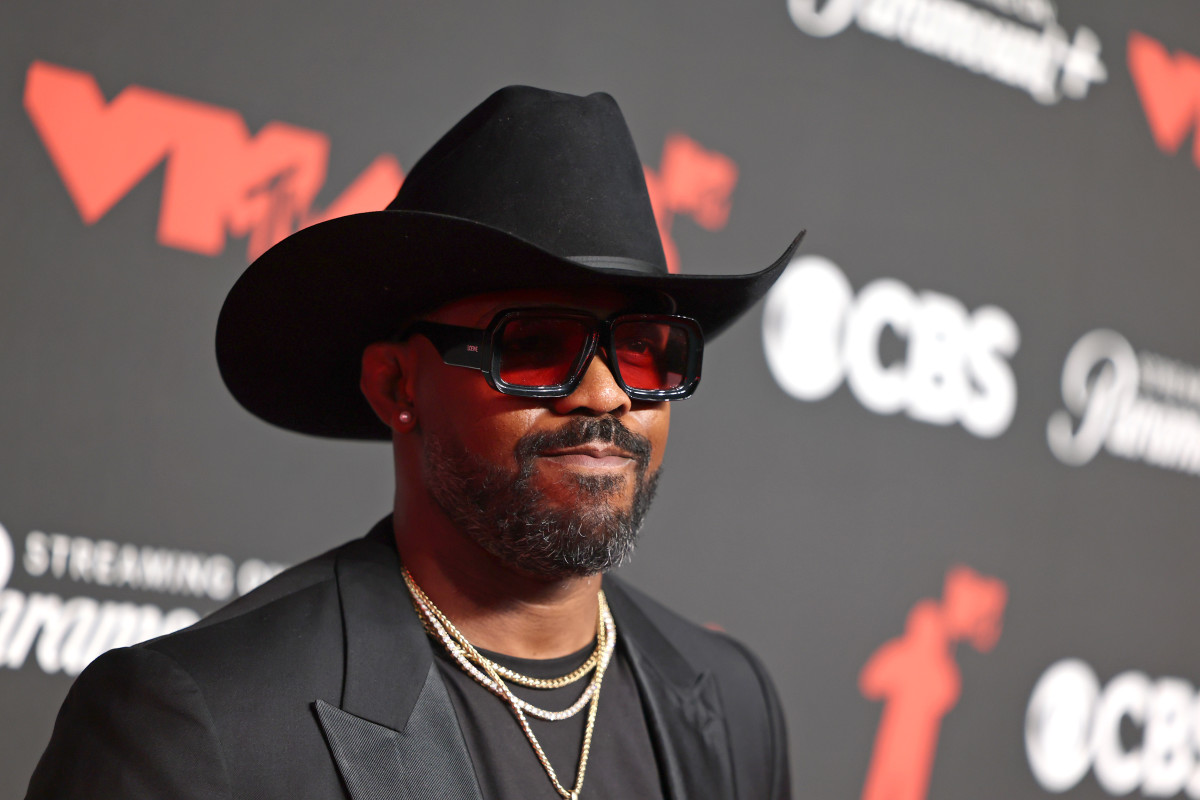 Jon Jones Uses Khabib's Name to Reignite Beef with Daniel Cormier