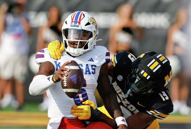 Big 12 sidelines officiating crew for mistake in Kansas-Missouri game