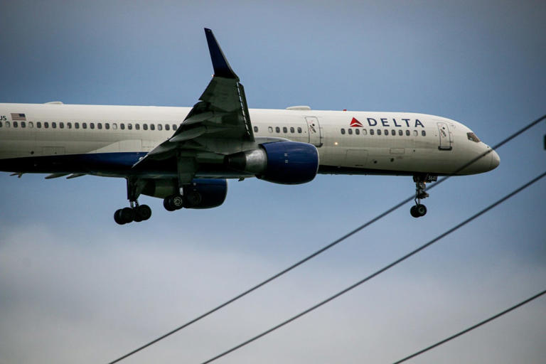 Part of Boeing 737 wing snaps off during Delta flight