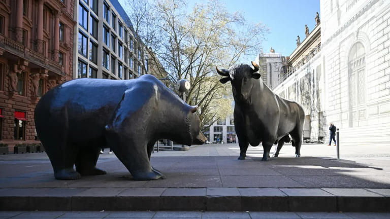 Apple, Nebius, Wolfspeed, CoreWeave, EchoStar: Stocks Making The ...