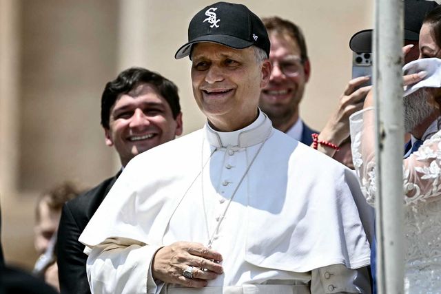 Peyton Manning Reveals He Sent a Handwritten Note to Pope Leo Asking ...