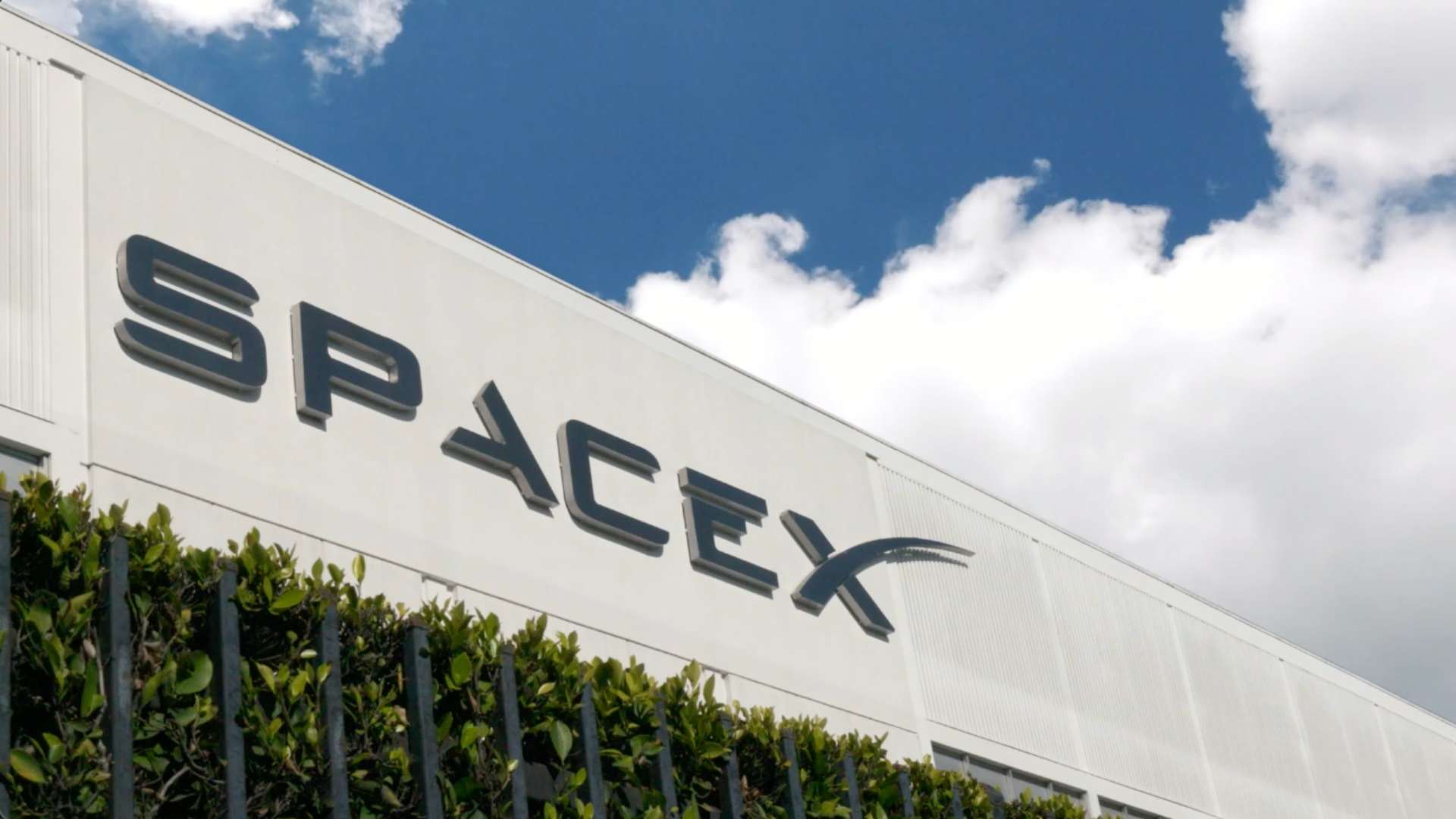 SpaceX Buys Spectrum to Supercharge Starlink’s 5G Satellite Network