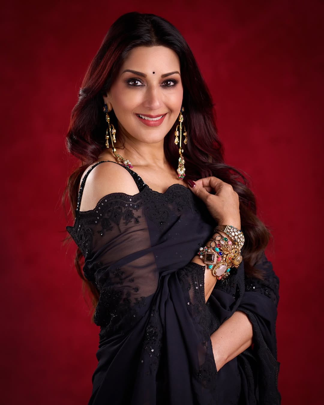 Grace Meets Glamour: Sonali Bendre’s Black Saree Look Wins Hearts; PICS