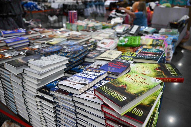 Costco's Book Section Has Finally Made Its Long-Awaited Return—but Only ...